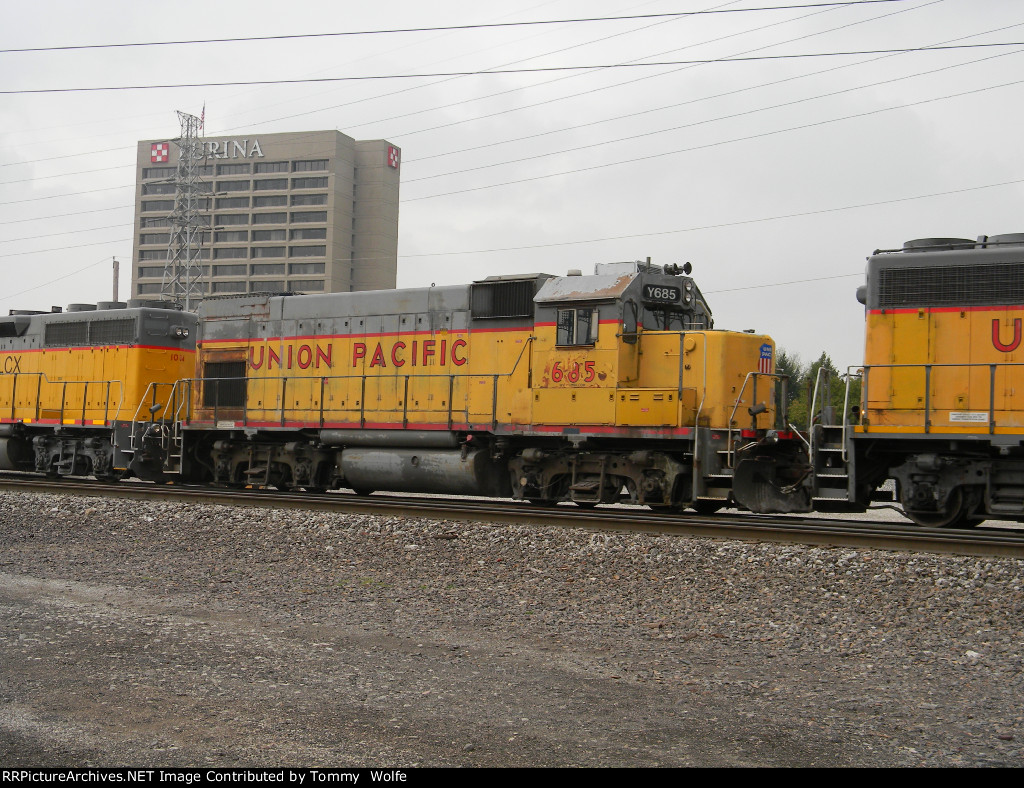 UP 685 2nd engine on UP Train YSL53-09